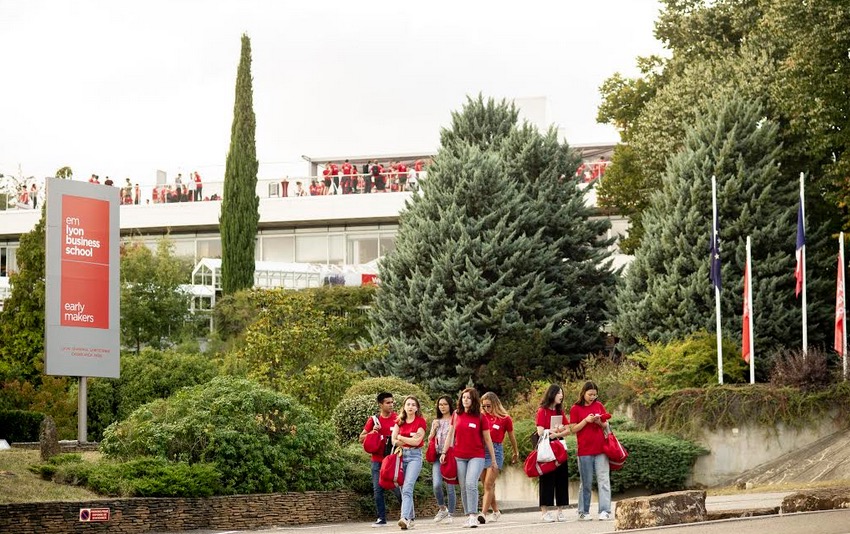 emlyon business school ouvre son campus de Paris et en confie la