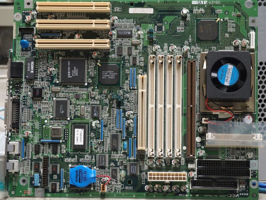 STMicroelectronics signe deux acquisitions | CFNEWS